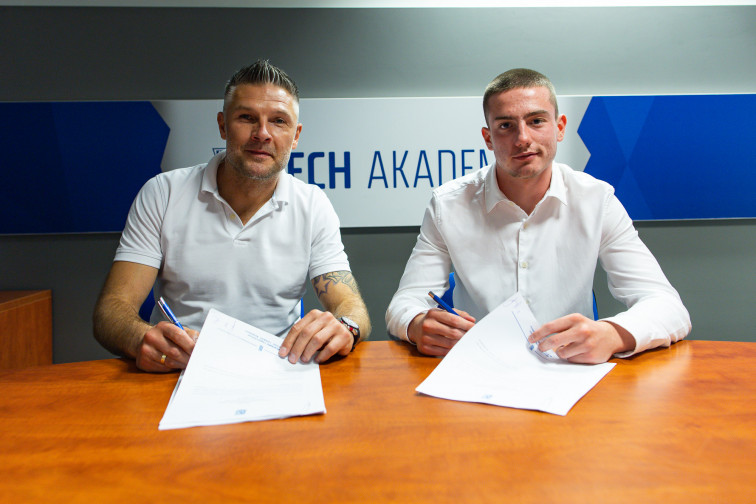 Ignacy Zakrzewski podpisał pierwszy kontrakt